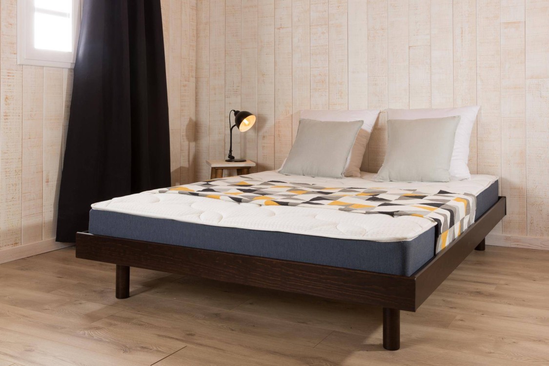 Lit design en bois massif NOVA